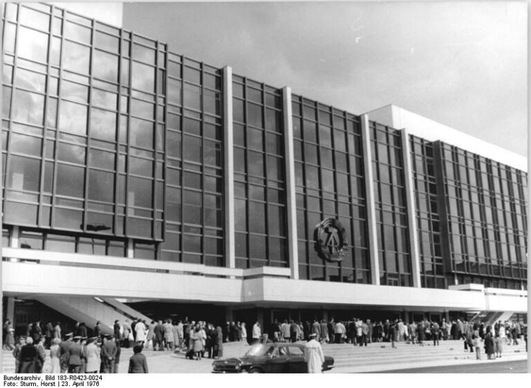 Berlin wall and Kaiser Palace – The Left Berlin